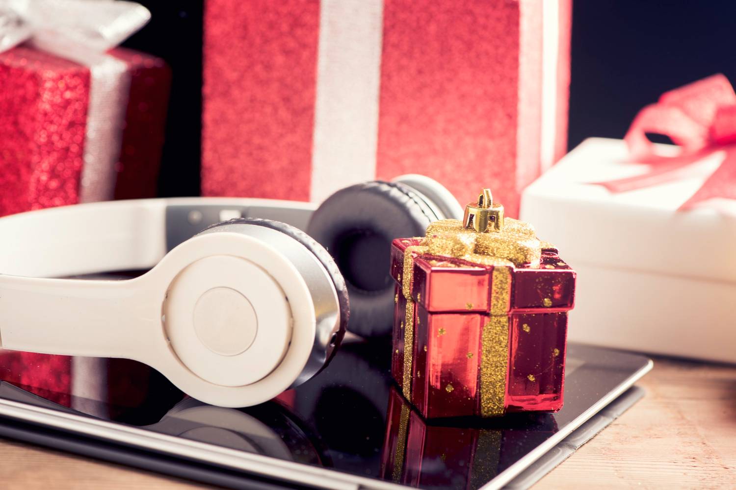 Gift Ideas for Influencers and Content Creators - Birthday Wishes AI