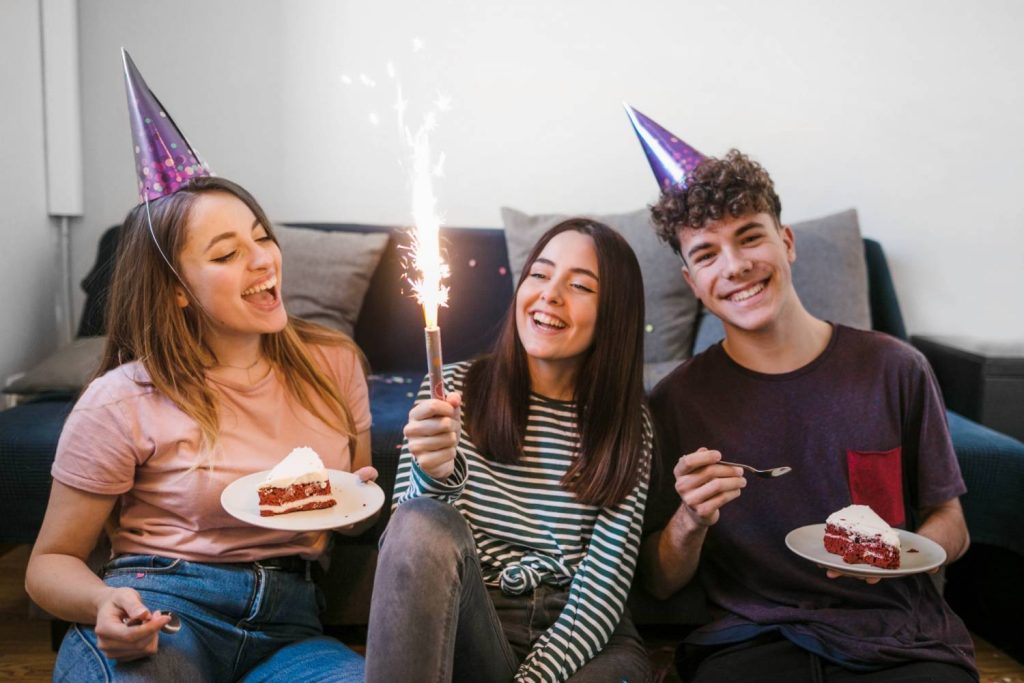 Birthday Wishes for Long-Distance Friends - Birthday Wishes AI